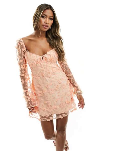 Love Triangle Minikleid Aus Spitze In Apricot Mit Herzausschnitt Asos