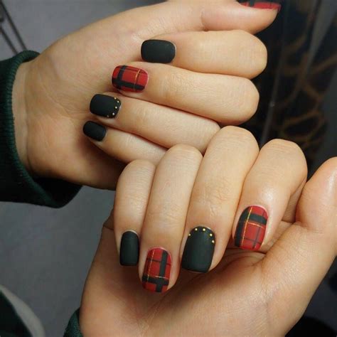 네일 블랙 레드 풀컬러 매트 아트 체크 스터드 스퀘어쉐입 By 네일이피다 네일하기 전에 젤라또 Christmas Nails Holiday