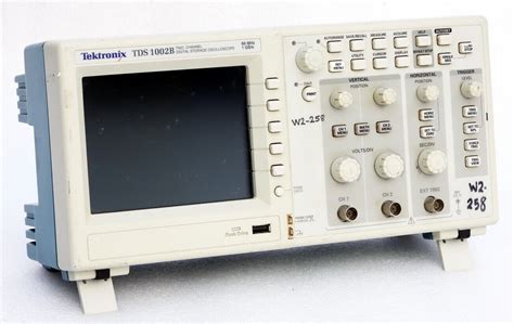 TEKTRONIX MODEL TDS1002B 60 MHZ 2 CHANNEL DIGITAL STORAGE OSCILLOSCOPE