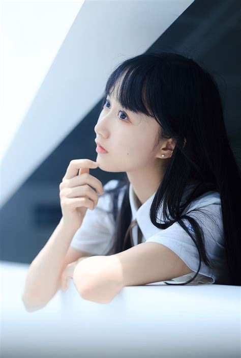 木绵绵owo 白裙jk 玩偶猫