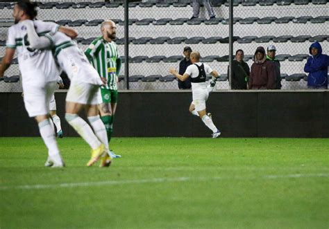 Brasileirão Coritiba Vence A Primeira Fora De Casa Hojepr