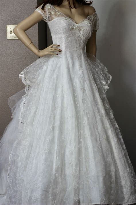 Vintage Stunning 1950s Lace Tulle Wedding Gown Cap Gem