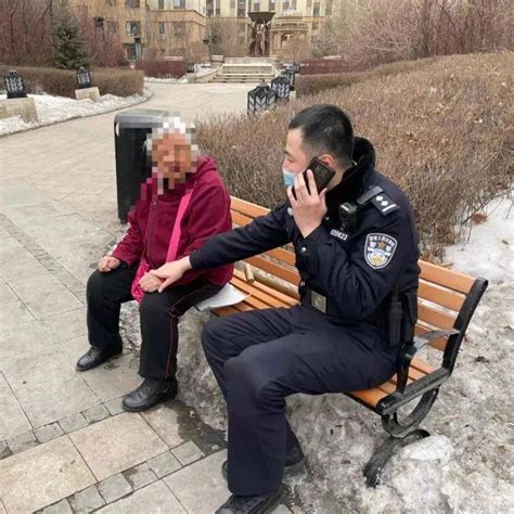 【警营暖心事】超暖！他像对待母亲一样紧紧拉着老人的手王大娘小区寻找