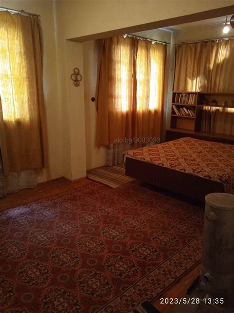 Двуетажна къща Двуетажна къща 200 кв м РЗП 500 кв м двор Къщи Вили Враца Продава се д