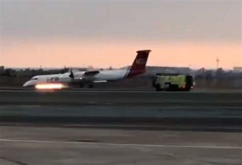El Momento En Que Un Avión Aterrizó De Emergencia Y Entre Chispas En