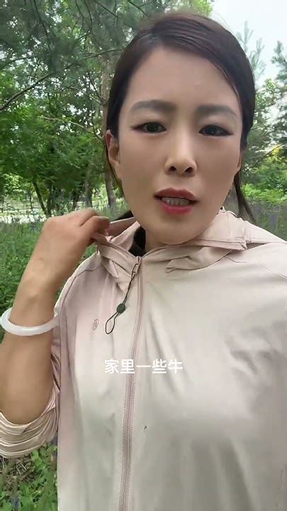 今天来收木耳来了，大花的好多视频我到时整理一下，现在我有点不想面对这个事情，只能等等每天都记录我的农村真实生活日常 用抖音记录我的农村真实生活