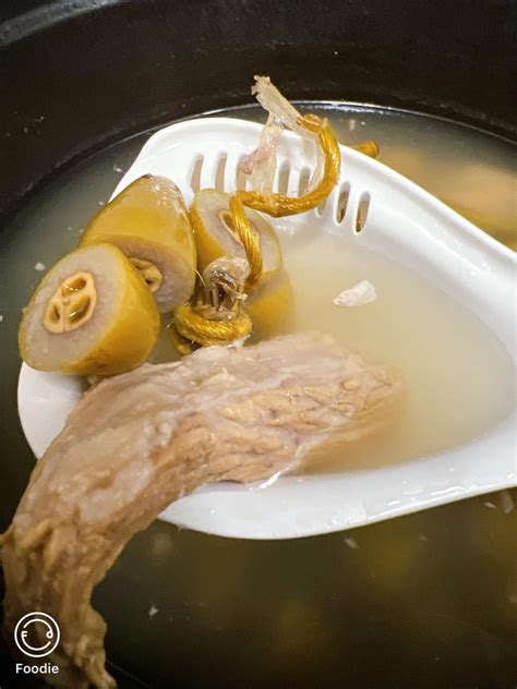 【青橄榄石斛瘦肉汤的做法步骤图，怎么做好吃】菜菜魚仔下厨房