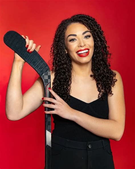 Sarah Nurse Scrolller