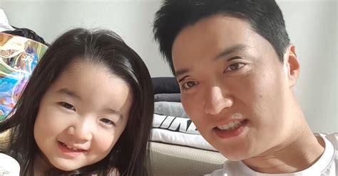 “아빠 가만히 있어야지” 딸바보 인증한 인교진 영상 위키트리