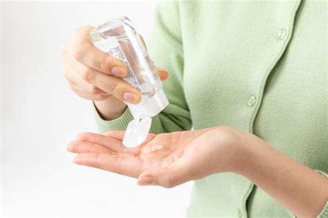 필수품 된 손소독제 쓸 때마다 따갑다면 ‘이렇게 하세요 당신의 건강가이드 헬스조선