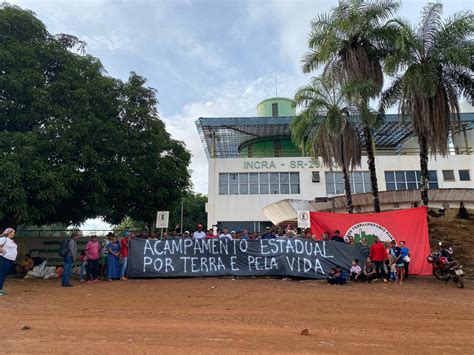 Famílias Sem Terra acampam em frente ao Incra em Palmas Tocantins MST