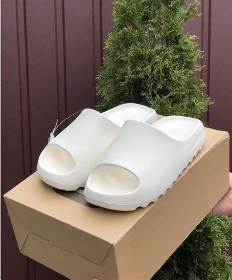 Женские шлепанцы Adidas Yeezy Slide белые размер 38 — ціна 608 грн у каталозі Шльопанці Купити