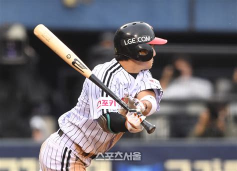 포토 Lg 신민재 Kt 손동현 상대 2타점 적시타