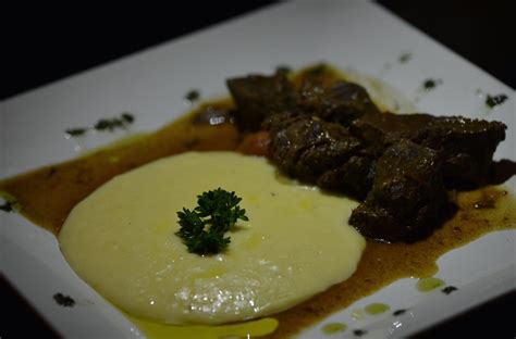 Culinária Geral Carne Bêbada Com Purê De Mandioquinha E Batata