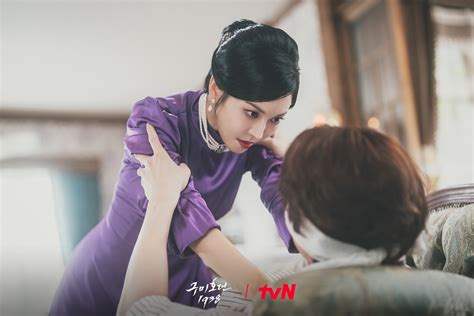 Lee Dong Wook Is At Kim So Yeons Mercy In Tale Of The Nine Tailed
