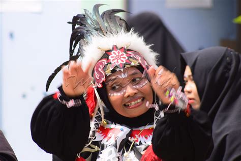 Hypeabis Tari Busana Dayak Papua