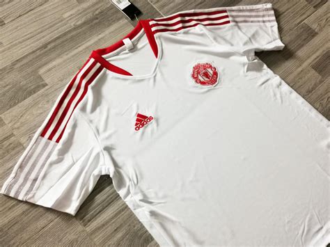 ️ เสื้อบอลแมนเชสเตอร์ยูไนเต็ดเสื้อซ้อมขาว ฤดูกาล 2021 22 เกราะชุดซ้อมปีศาจแดง แจ่มเลยยย •sponsor
