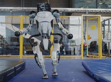 Boston Dynamics Atlas Robots Can Now Do Parkour And Backflips Lowyatnet