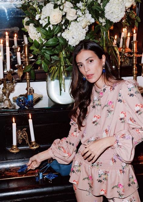 Sassa De Osma Nos Inspira Con Su Look De Flores Y Terciopelo Para Bodas