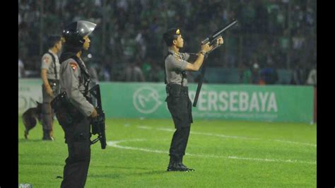 Tragedi Tambaksari Bonek Bentrok Vs Polisi YouTube