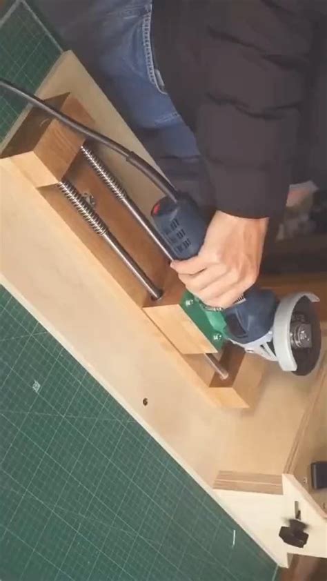 Simple Woodworking Hacks Video In Woodworking Techniques Small Wood Projects Woodworking