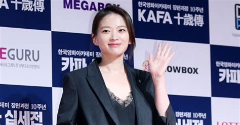 포토 천우희 보이시한 수트로 멋낸 패션