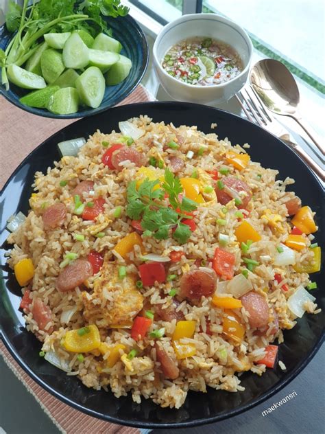 ข้าวผัดกุนเชียง ใส่พริกหวานหลากสี ทำง่ายหอมอร่อย