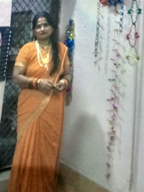 Meri Desi Mummy Saree Me Meri Mummy Ka Bhara Hua Badan Aur Gadraya