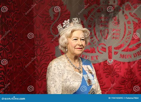 Madame Tussauds Singapore Queen Elizabeth Ii Wax Figure Singapore
