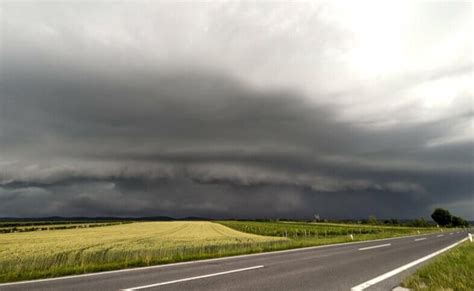 News Am Sonntag Erneut Heftige Gewitter Mit Hagel Und Starkregen