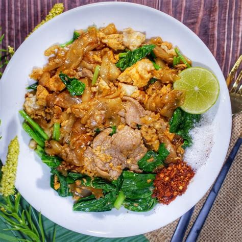 เส้นใหญ่ผัดซีอิ๊ว อาหารทำง่าย อาหาร อาหารจานหลัก