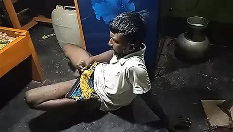 Bhabhi Ne Pakad Liya Sex Video Dekh Kar Muth Marte Indian Gay Desi