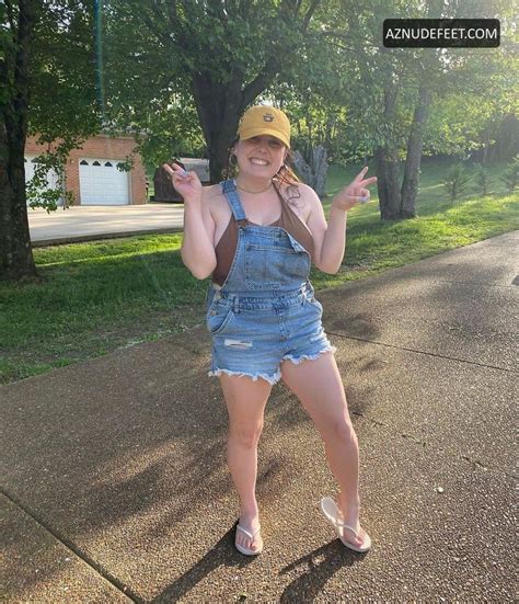 Amy Elizabeth Cimorelli Feet Aznudefeet