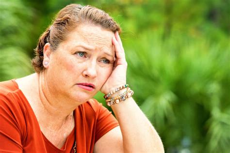 5 300 Femmes Brunes 60 Ans Photos Taleaux Et Images Libre De Droits