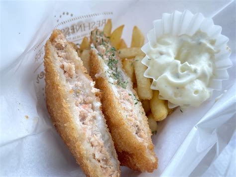 フレッシュネスバーガーの”ヨルカフェ”でシンガポールチリクラブバーガーとフィッシュandチップス食べた！