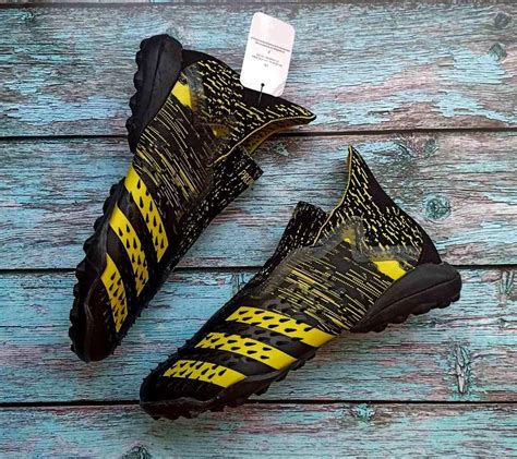 Сороконожки adidas predator freak + tf — цена 2240 грн в каталоге Бутсы ...