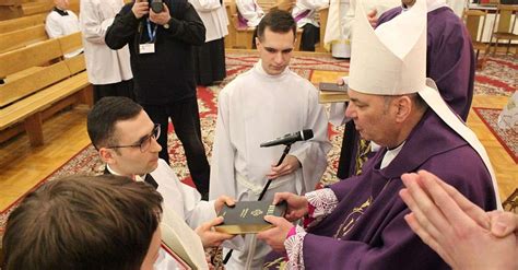 Seksskandal w parafii w Dąbrowie Górniczej Biskup Kaszak powinien zrezygnować a głosi pobożne