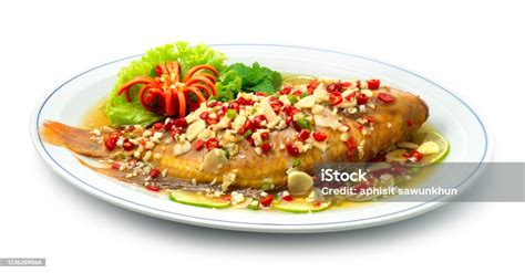 라임 소스 매운 맛 태국 음식 유명한 아시아 요리와 찐 생선 물고기에 대한 스톡 사진 및 기타 이미지 물고기 증기 그릇