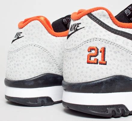 Nike Air Trainer Ii Premium Barry Sanders Qs Black Black Team Orange Wolf Grey Consortium