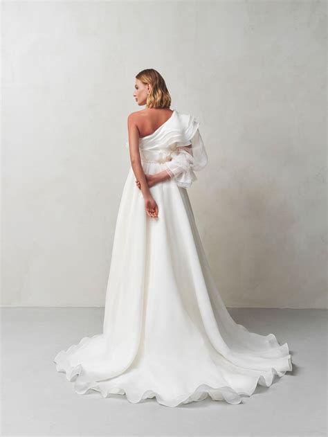 Juelle Lorraine Tyne Bridal