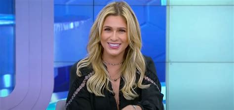 Silvio Santos tira Triturando do ar e Lívia Andrade sai da geladeira do SBT Notícias da TV