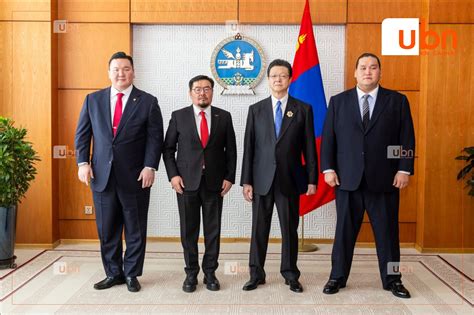 Ubn Mn Харүмафүжи Д Бямбадорж Тэрүнофүжи Г Ган Эрдэнэ нарын багшийг Алтан гадас одонгоор