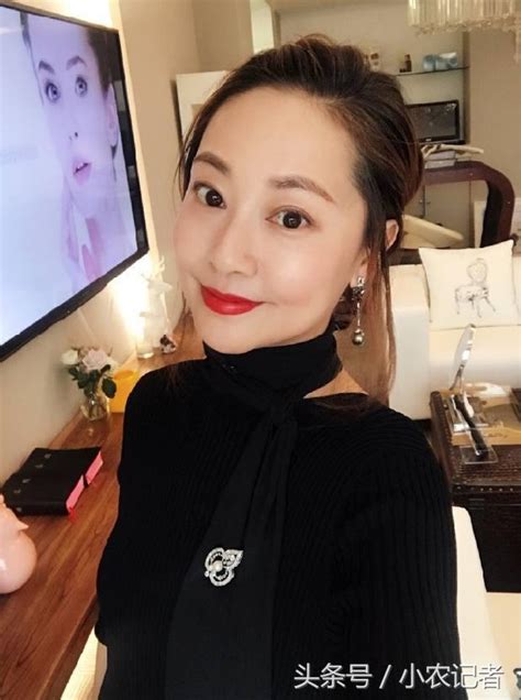 44歲的她比大9歲的張衛健還老，因流產患上抑鬱症，至今無子！ 每日頭條