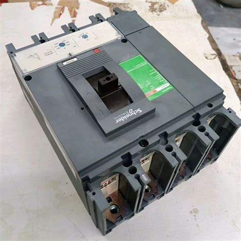 4 Pole 100A Schneider ComPact NSX100 MCCB 36kA At 18000 Piece In