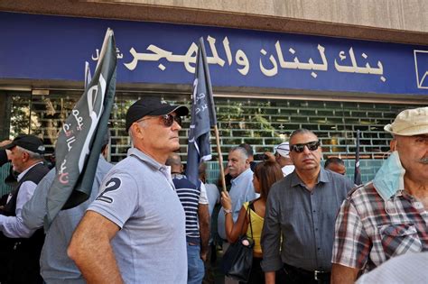 إقفال المصارف اللبنانية مطلع الأسبوع المقبل بعد سلسلة من الاقتحامات