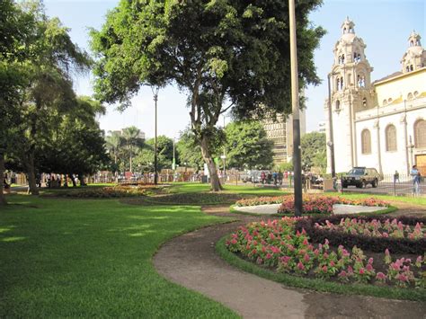 Parque Kennedy Parque Central Miraflores
