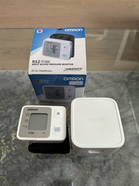 Omron RS2 tlakomjer za zapešće
