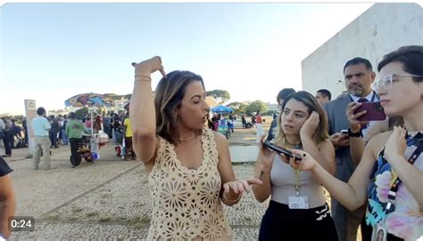 VÍDEO Bolsonarista agride senadoras após aprovação do relatório da CPI