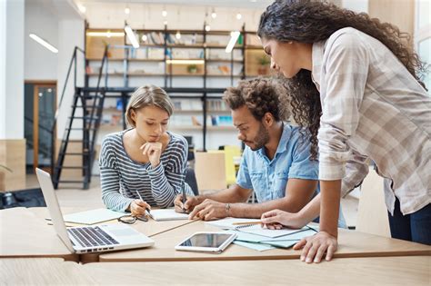 Apa Itu Analisis Kompetitor Strategi Agar Menang Dari Pesaing Bisnis