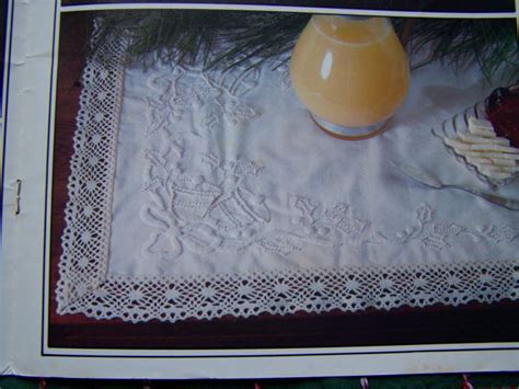 Vintage Iron On Candlewicking Christmas Patterns Stockings Ornaments Wreath Table Runner Plaid 7648